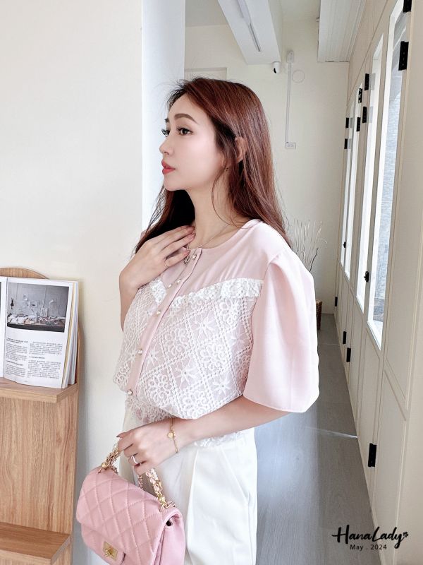 FWA40排釦蕾絲下縮腰上衣 - HANALADY 正韓精品服飾