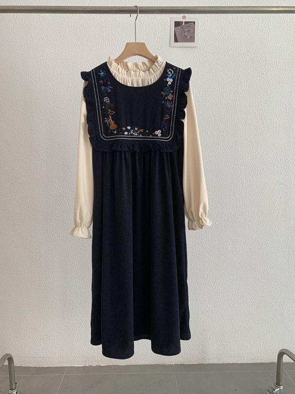 《ninini made》兩件式 燈芯絨花邊內搭 + 刺繡花邊洋裝 - Nini Korea 輕甜女裝選品店