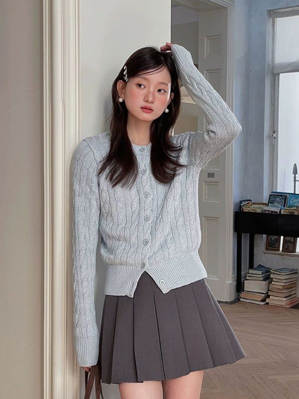 《Apxivi》針織麻花螺紋素色外套(灰藍) - Nini Korea 輕甜女裝選品店